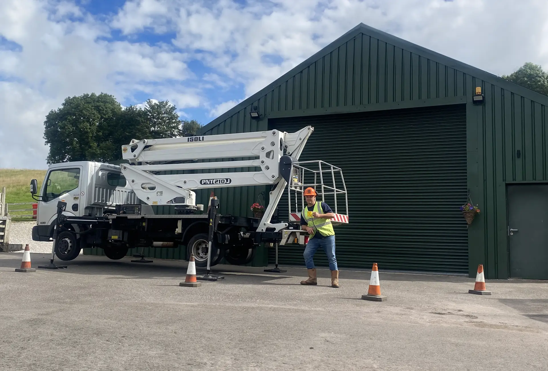 Choosing the Right Cherry Picker for Your Project: A Comprehensive ...